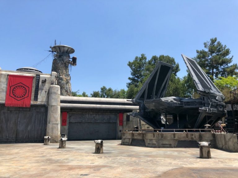 Star Wars: Galaxy's Edge Tips & Touring Strategies at Disneyland ...