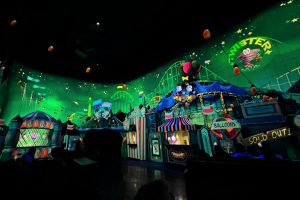 Mickey & Minnie's Runaway Railway at Disneyland: How-to-Ride Tips ...
