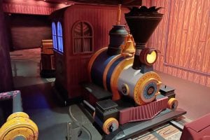 Mickey & Minnie's Runaway Railway at Disneyland: How-to-Ride Tips ...