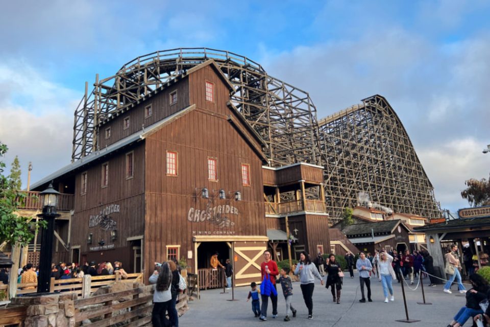 17 Must-Do Knott's Berry Farm Rides for Every Age - Trips With Tykes
