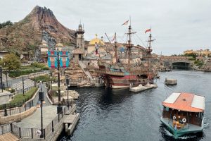 Smart Strategies for Beating Tokyo Disney's Long Lines - Trips With Tykes