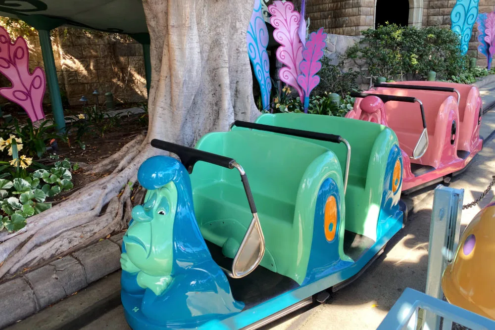 5 Smart Rope Drop Strategies for Disneyland - Trips With Tykes